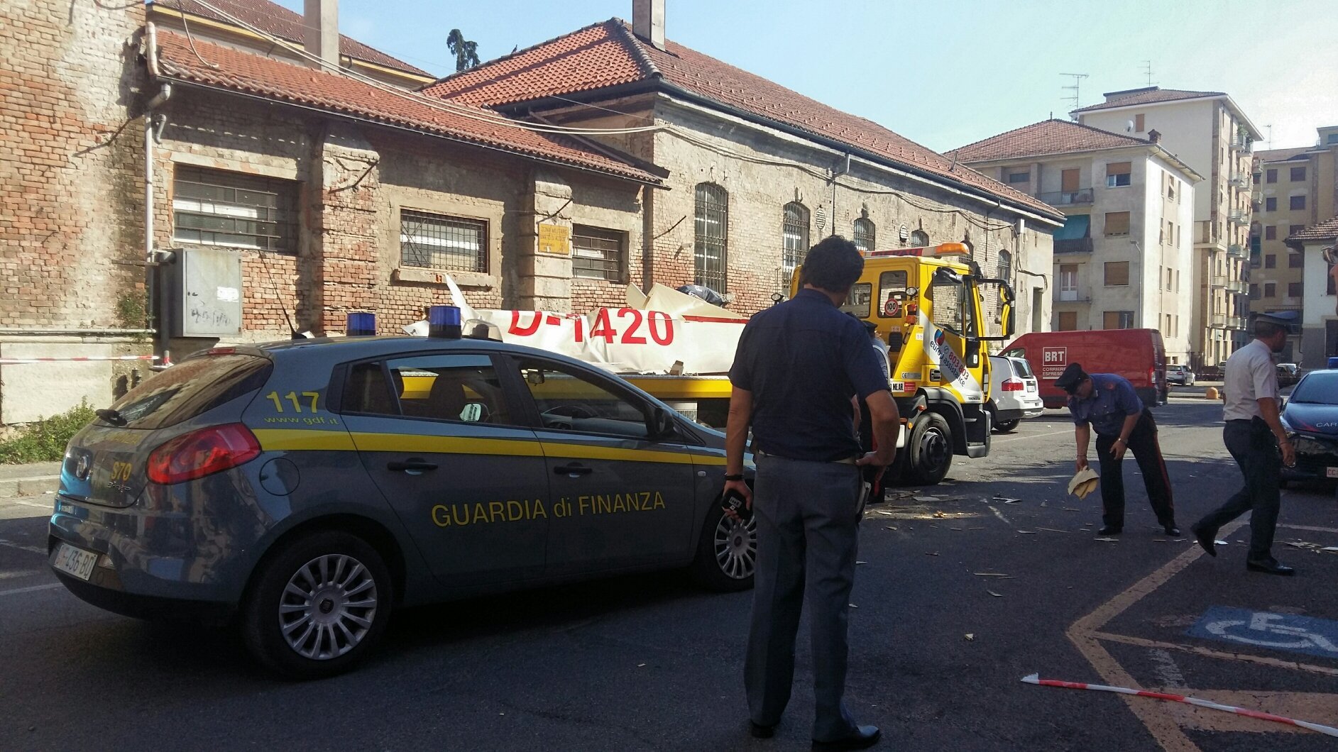 Novi Ligure: precipita aliante in centro città, muore il pilota Novi Ligure: precipita aliante in centro città, muore il pilota