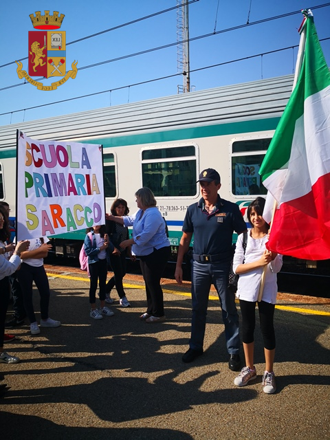 Sicuri in treno con la Polfer. Gita scolastica fa tappa in stazione
