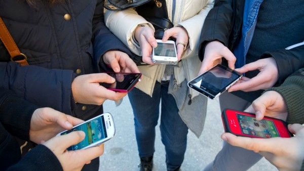 Problemi mentali per i giovani che usano i social piu’ di 3 ore al giorno